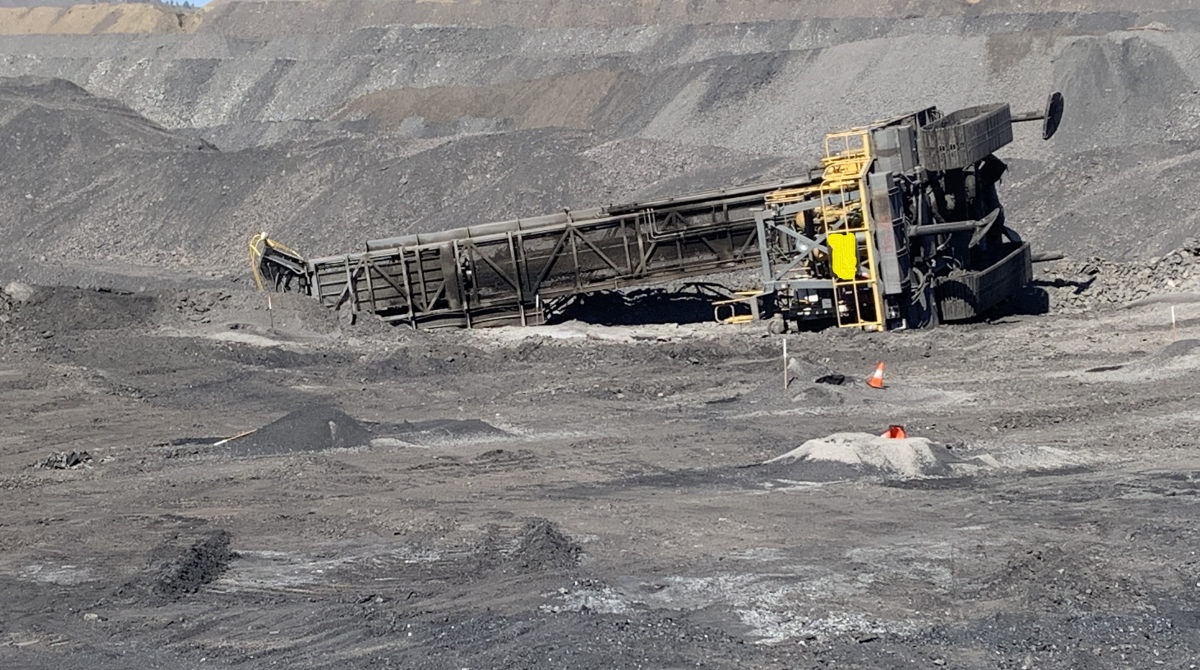 Safety alert after blasthole rig topples over | iQ Industry Queensland